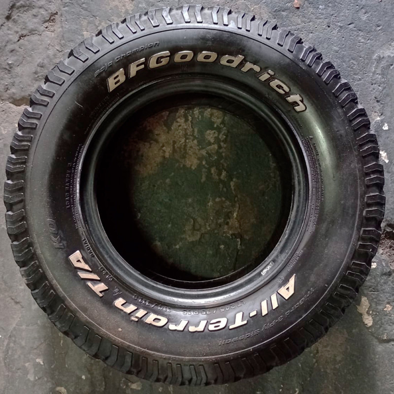 Jogo com 4 Pneus 245/75 R16 BFGoodrich AT 70% de Vida Útil