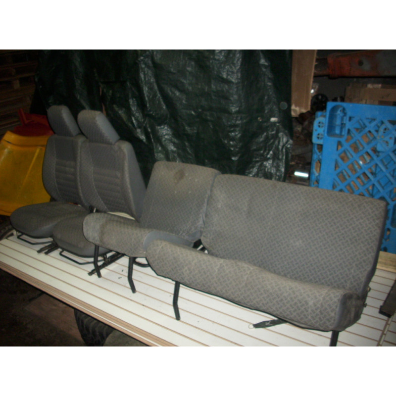 Jogo de bancos Land Rover – Semi novos com 2 bancos Traseiros e 2 ...