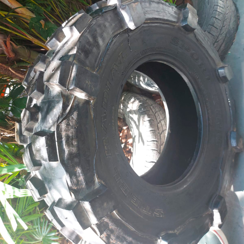 Pneu 31x10,5 R 15 Recapado Modelo Ignorante Genius Tires - Sem Uso