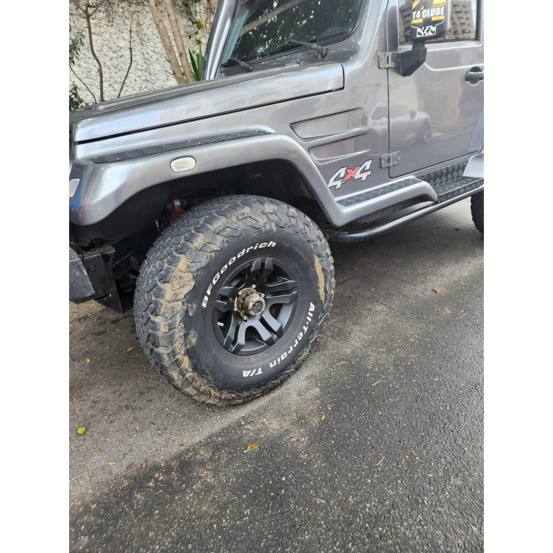 Jogo com 4 pneus BF 35 12.5 R 15 BF Goodrich (Usados)